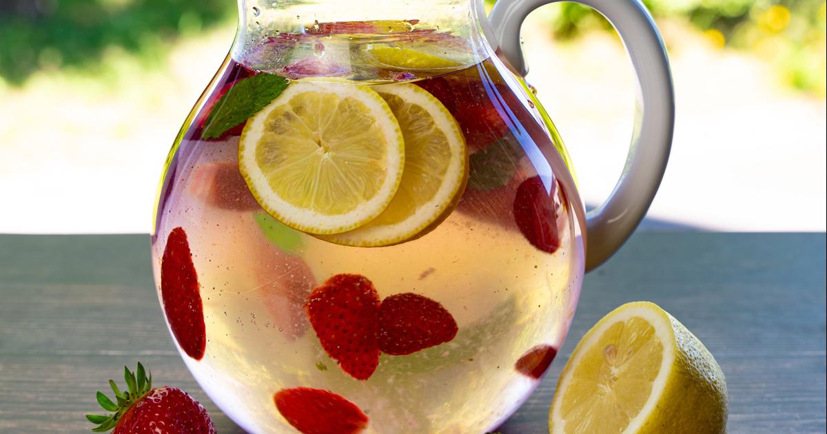 Boisson rafraîchissante aux fraises et citrons | Recette Prince de Bretagne